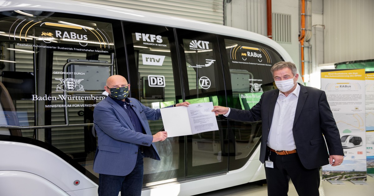 Handing over of the funding notice for the start of the "RABus" - ZF