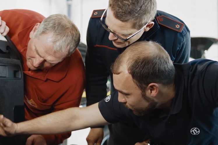 ZF Aftermarket trains fire fighters in handling electrified vehicles - ZF