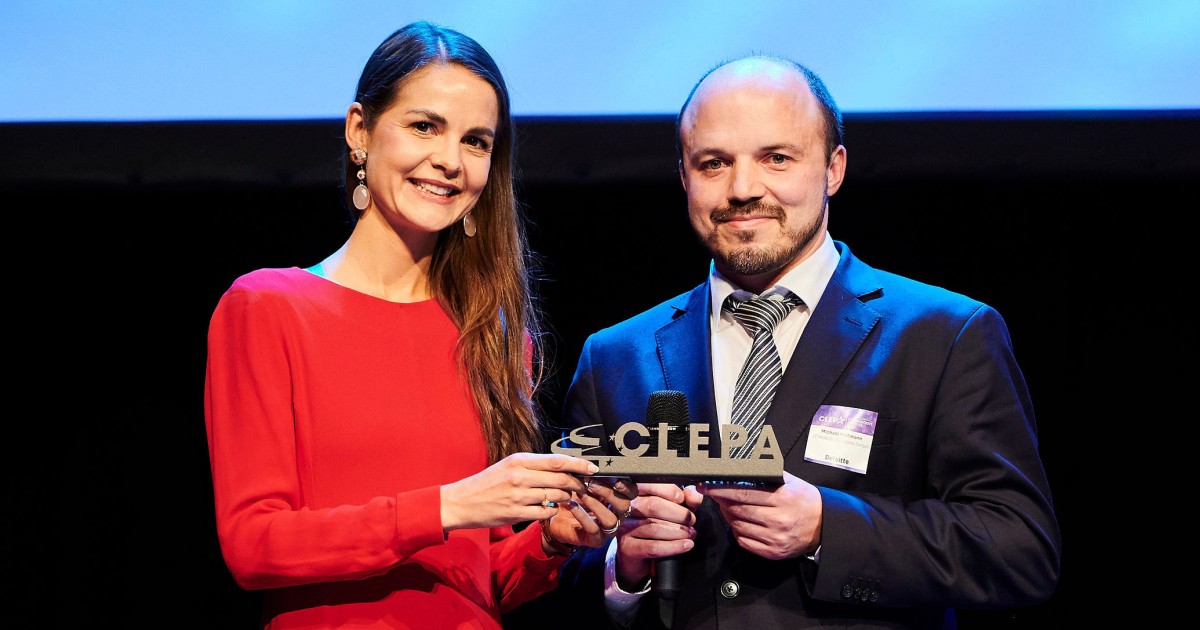 Autonomous ZF Shuttle Receives CLEPA Innovation Award - ZF